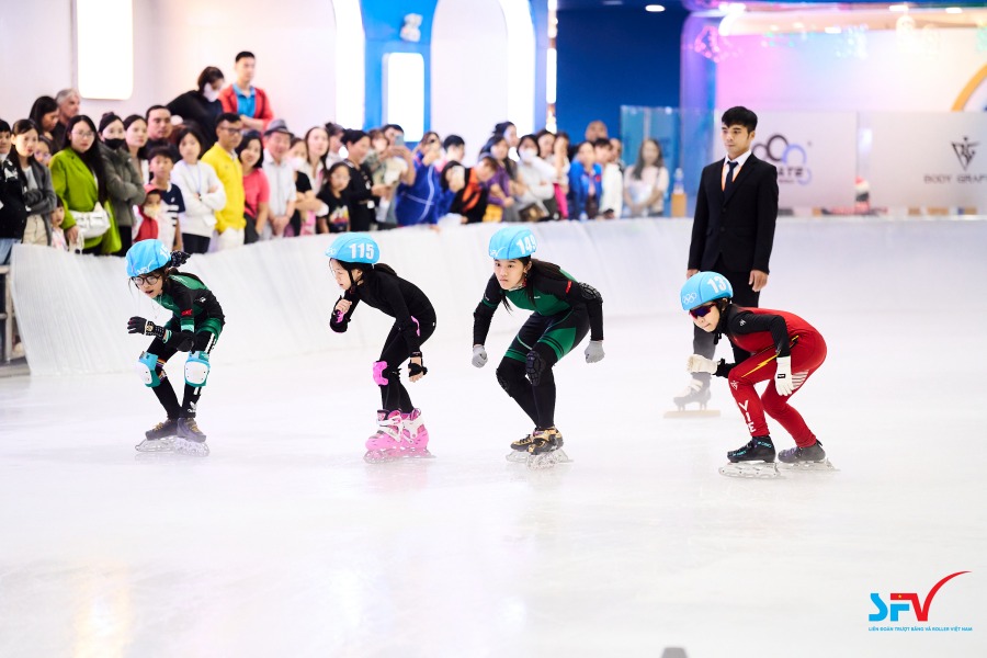 Nhiều gương mặt tài năng xinh xắn tỏa sáng ở giải Vô địch Trẻ trượt ...